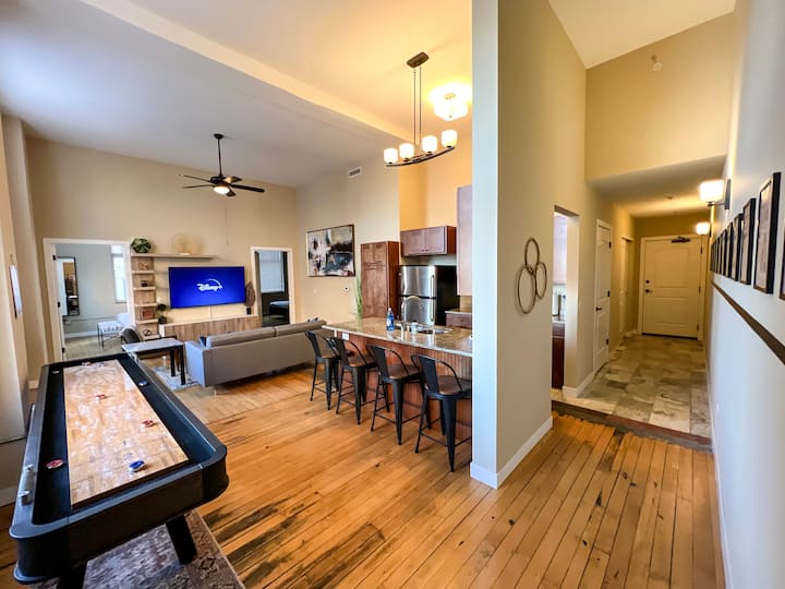 Historic Luxury 2-bedroom, Free Parking - Saint Paul, MN