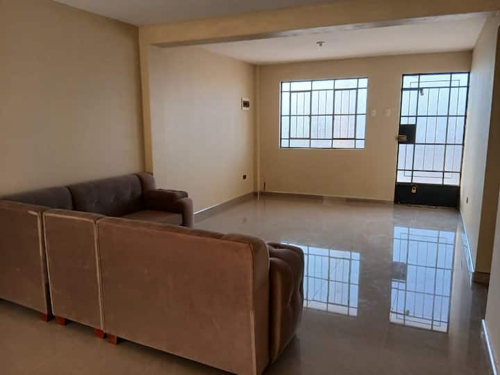 Casa Amplia En Huarmey Con Cochera Para 4 Autos. - Huarmey