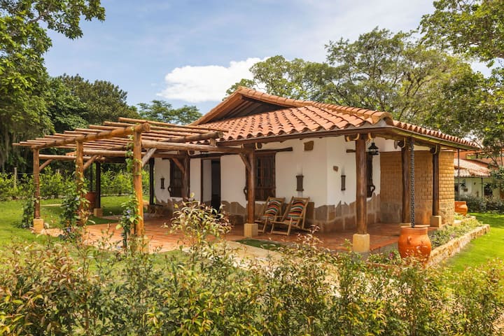 Cabaña Curití: Vista, Piscina Y Tradición Local - Barichara