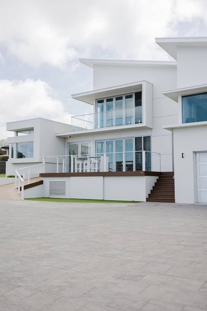 Pearl On Calais - Pool, Theatre Room, Beach Access - Port Lincoln