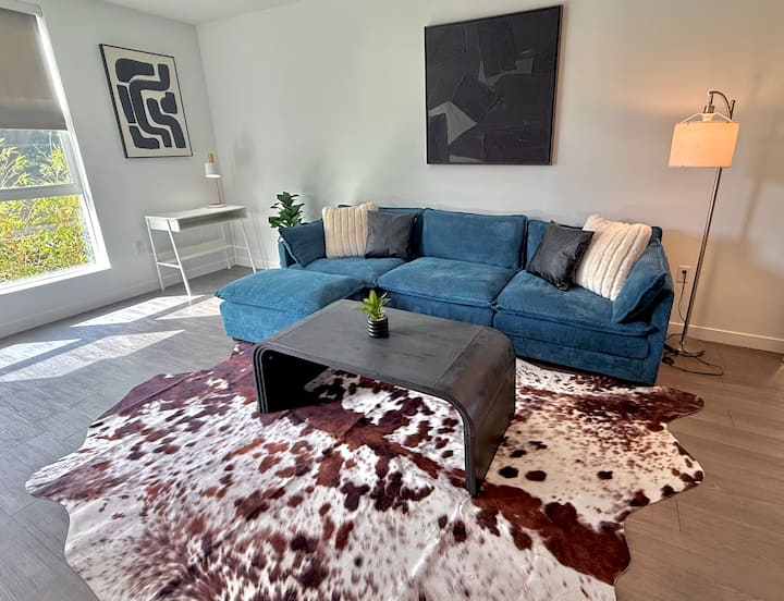 Weho Getaway | 1 Bed & Bath | Parking - Beverly Hills, CA