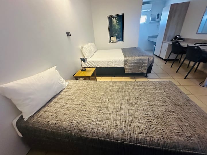 River Of Gold Motel Qs Standard Room - Cooktown