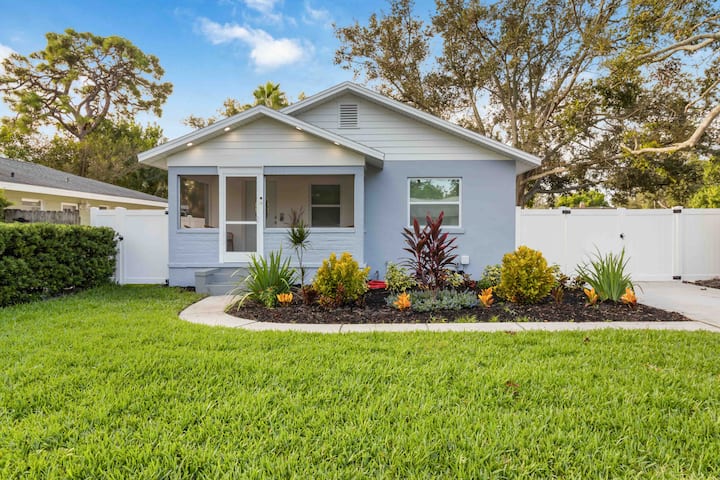 King's Flower Cottage - Bradenton, FL