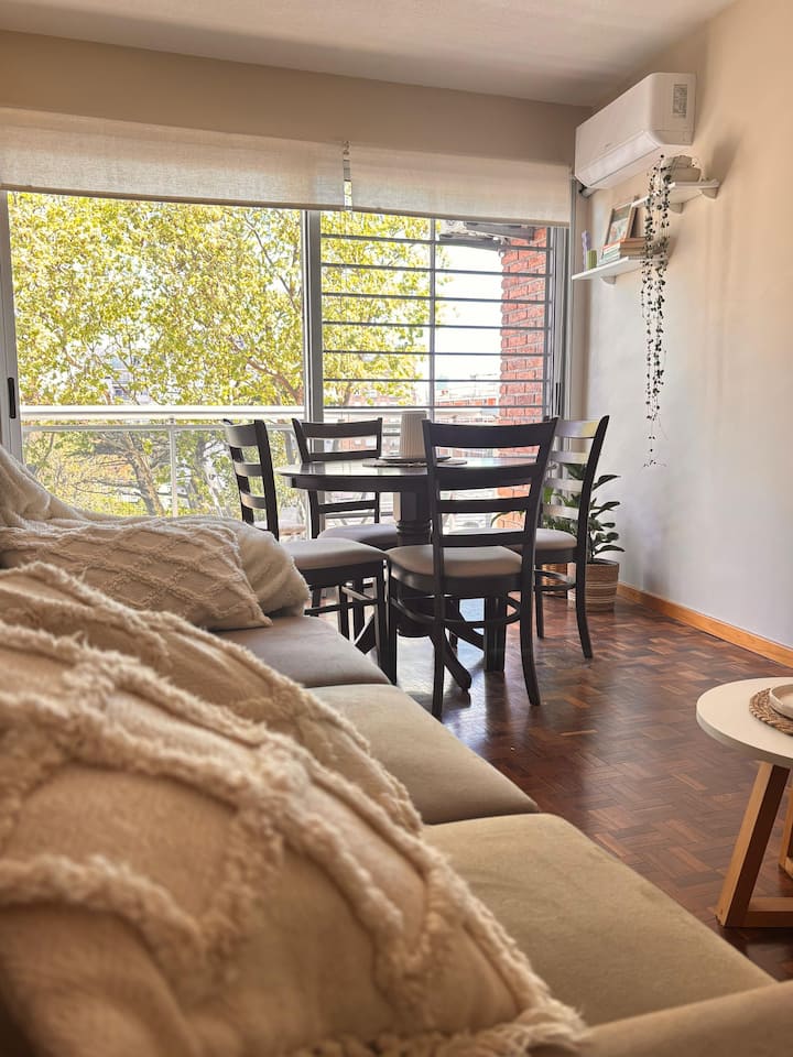 Luminoso Departamento En Pocitos - Montevideo