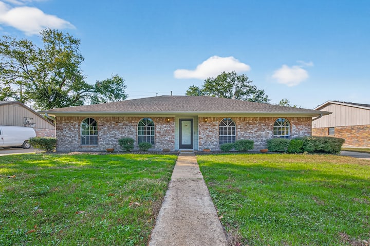 Welcome To Gramma's House - 3bed Room W/2 Kings! - Houston, TX