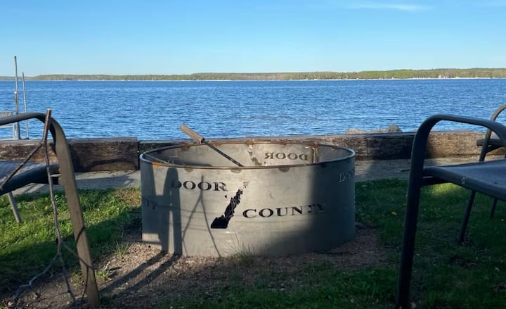 Stone's Throw Cottage - 도어 카운티