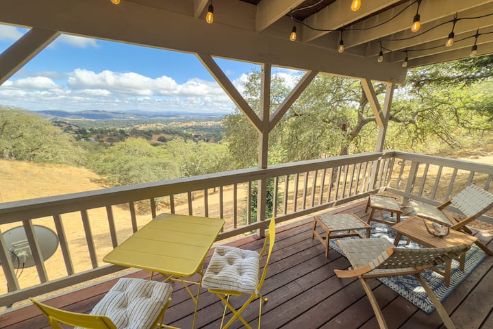 Hillside Studio W/ Panoramic Views + Private Deck - 아타스카데로