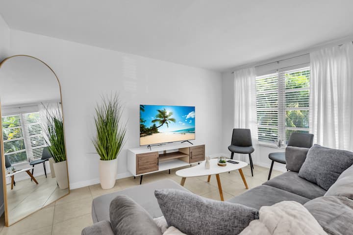 Anna Maria 2br Condo • Walk To Beach, Dining, Pier - Anna Maria, FL