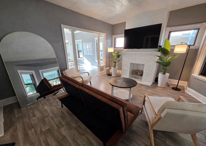 Near Rock Hall, Stadiums & Clinic, Beach, Netflix - Cleveland, OH