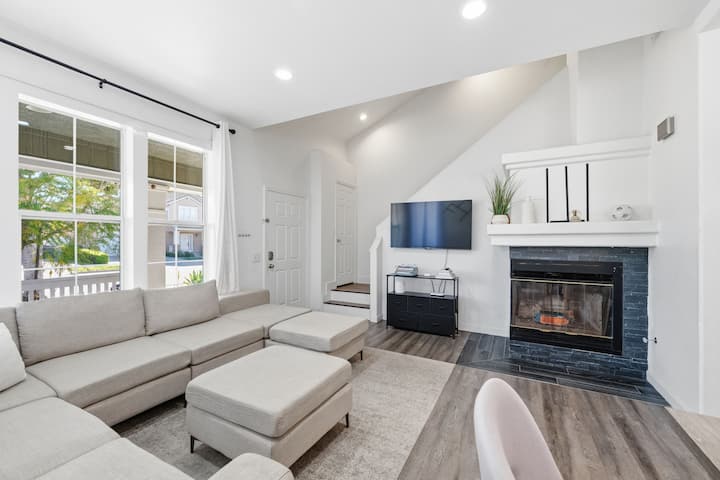 Oxnard 4br | Bbq Grill, Spacious Yard, Sleeps 10 - Oxnard, CA