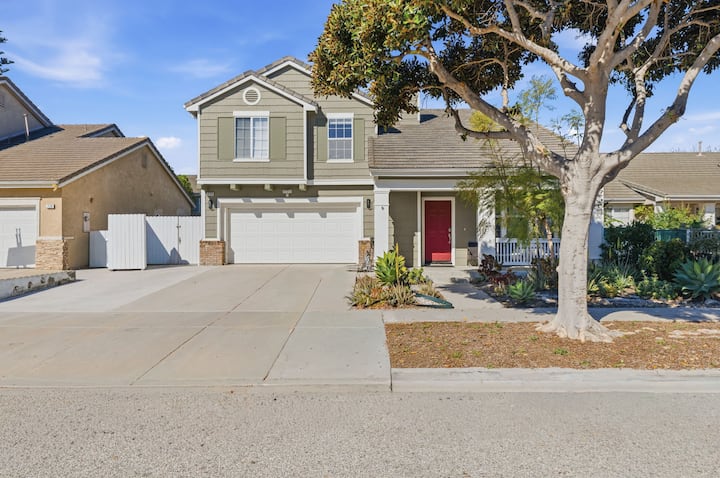 Spacious Oxnard Beach Home | 4br, Sleeps 10 - Oxnard, CA