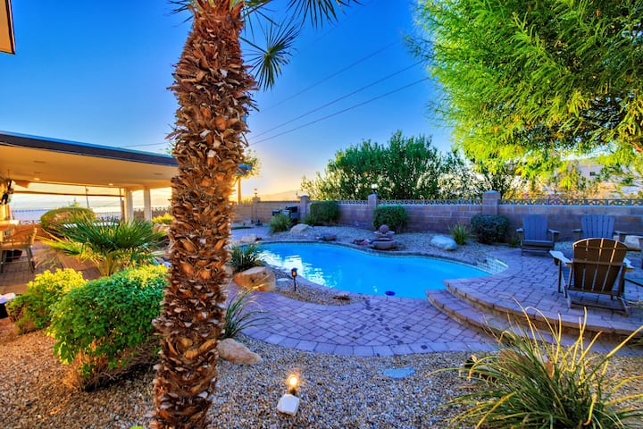 Family Pool Home W/ Fire Pit, Views & Sleeps 12 - Lake Havasu City, AZ