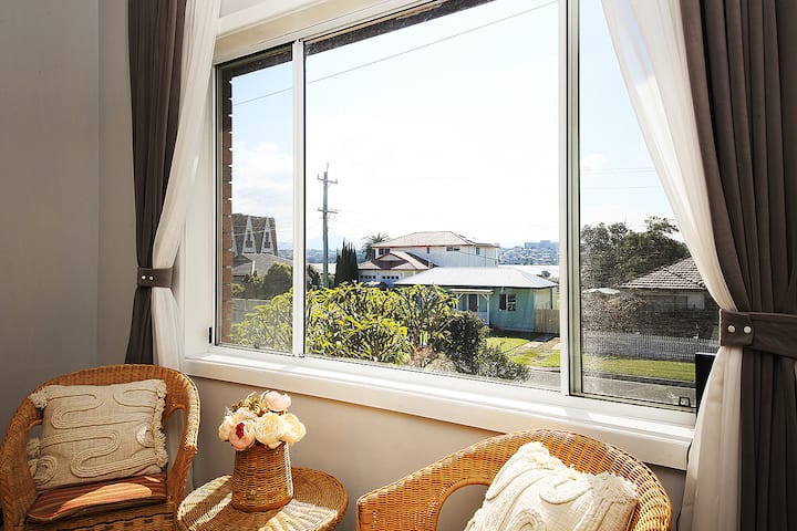 Relax At Primbee Bright, Stylish, Stay Near Beach - Wollongong