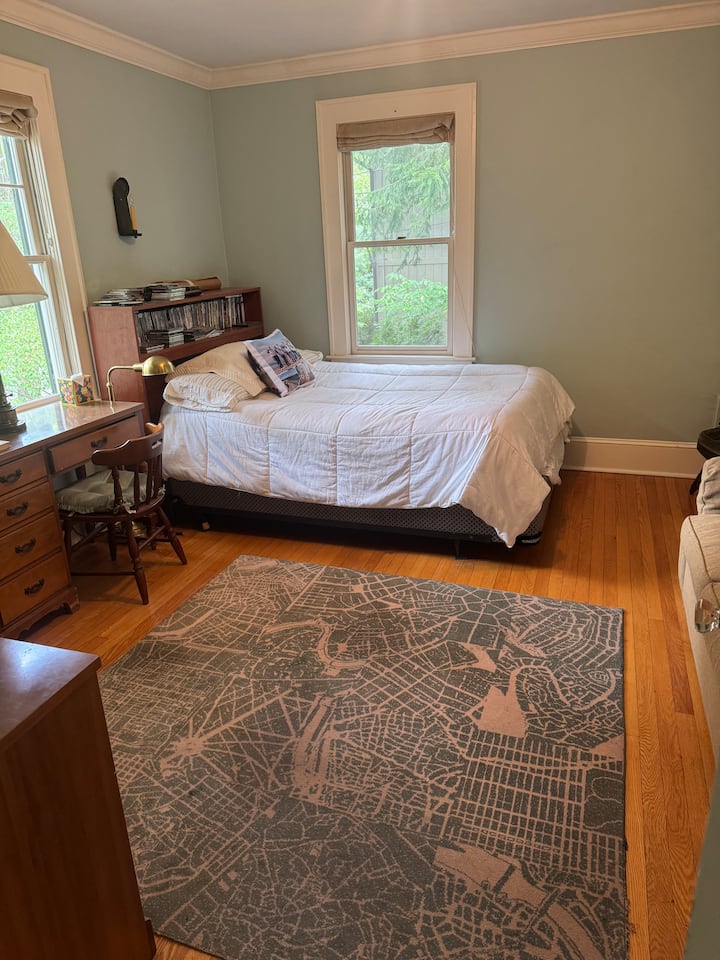 Cute & Cozy Room In Village Of New Paltz! - New Paltz, NY