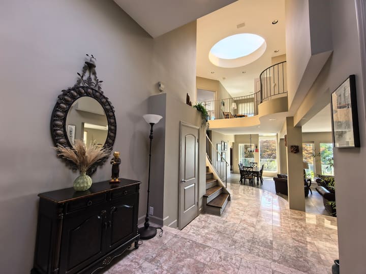 Serene Retreat With Ocean View - West Vancouver