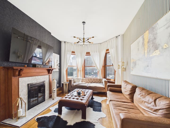Deco Luxe Retreat 3br • Steps To Wrigley + Garage - Chicago, IL