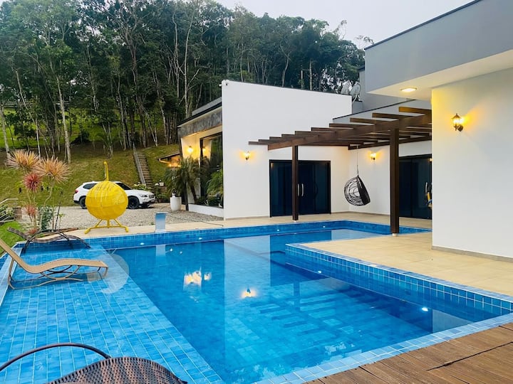 Casa De Campo Com Piscina E Lago Ornamental. - Barra Velha