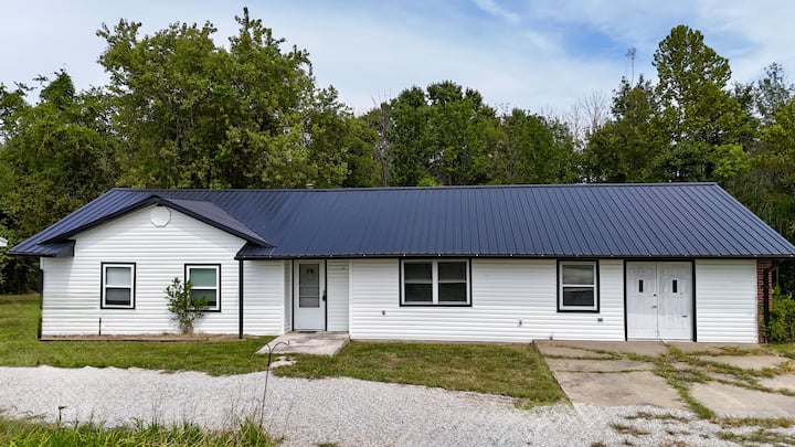 Timberline Lodge — Hunter’s Retreat - California, MO