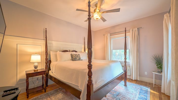 Central Ocracoke Inn W/ Bikes & Garden Porches - Ocracoke, NC