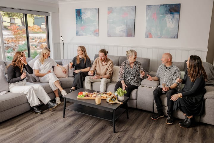 The Olive Leaf Retreat - Devonport