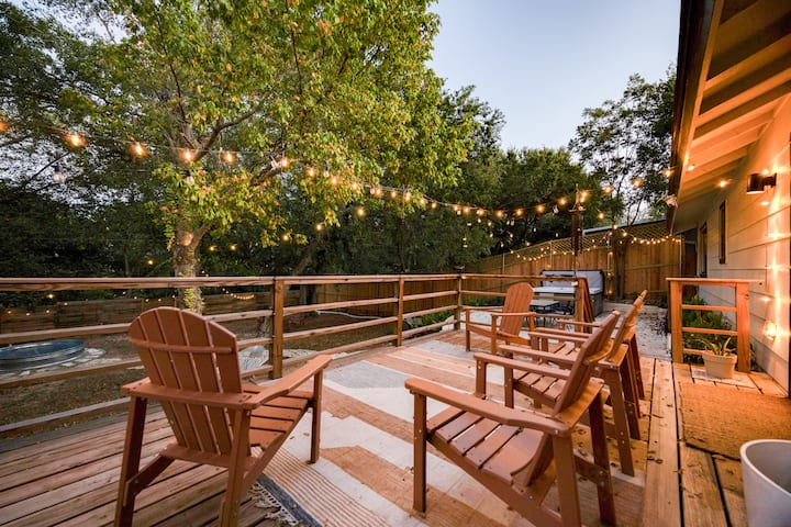 8 Beds | Pool | Hottub | Large Backyard Oasis - Austin, TX