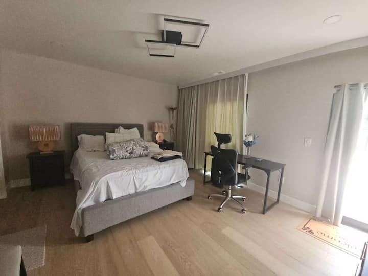 One Bedroom (B） - Bellevue, WA