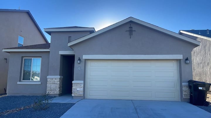 Casa Madera: Tu Hogar Lejos De Casa - Rio Rancho, NM