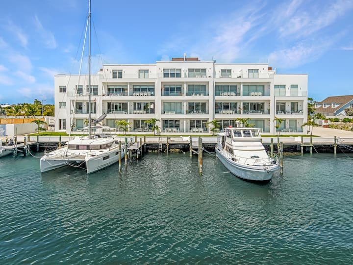 Spacious 3bd W/marina Views - The Bahamas