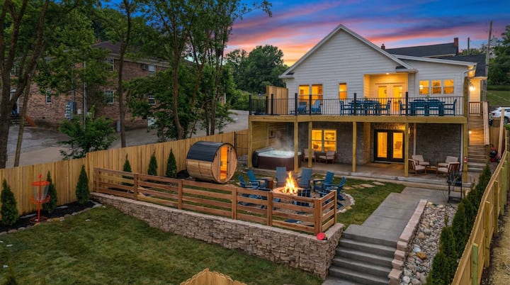 Bourbon Trail, Speakeasy, Hottub, Sauna, Sleeps 12 - Frankfort, KY