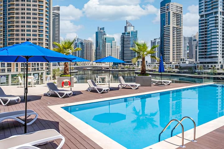 Waterfront Living | Bright 1-bedroom Marina - Dubai