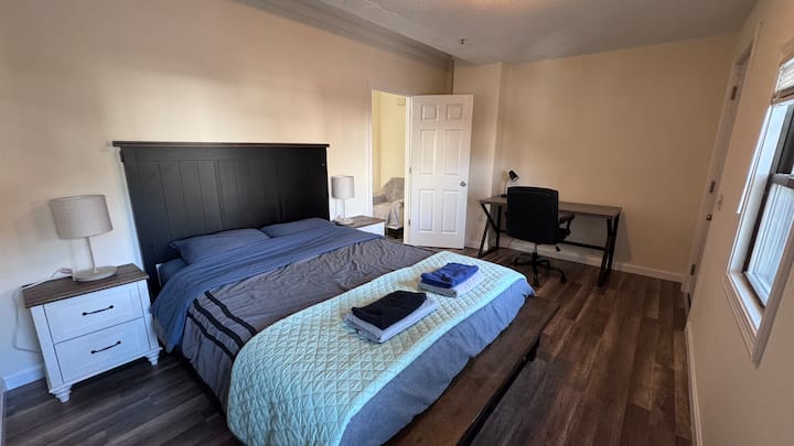 Renovated 1br Apt, 1st Floor, Near T, Parking - Malden