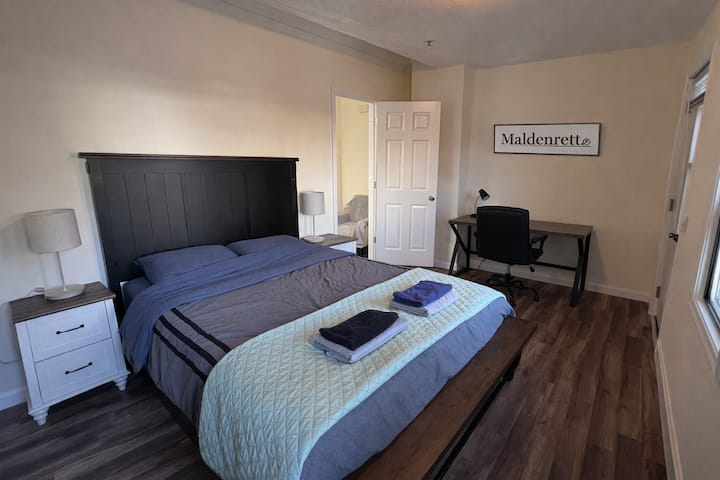 Renovated 1br Apt, 1st Floor, Near T, Free Parking - Malden, MA