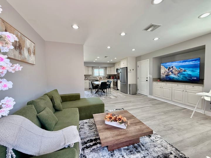 Charming 3bed2bath Sleep8ppl Near Knott’s &Disney - Buena Park, CA