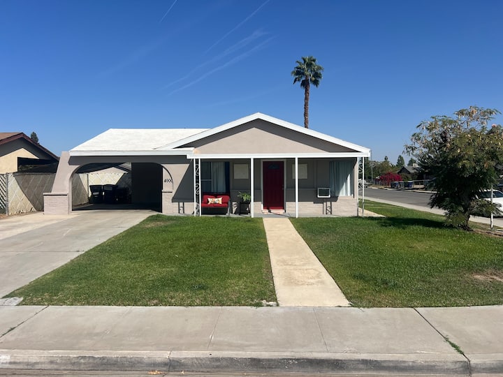 Cozy 4 Bedroom Gem - Bakersfield, CA