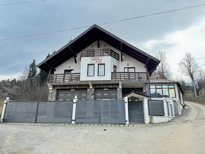 Locație Liniștita La Poalele Muntelui Pietrosu - Borsa