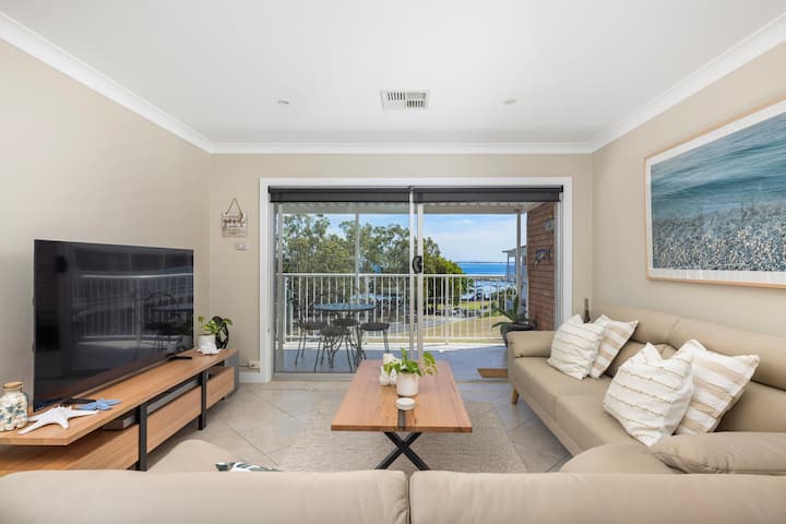 Sea Views At The Marina - Nelson Bay