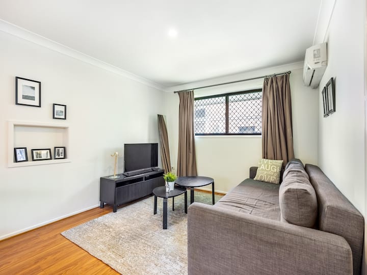 Sunny Stay | Prime Location Convenient To Anywhere - Logan City
