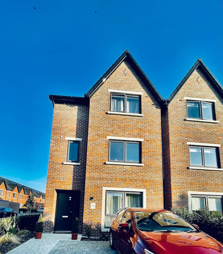 Modern Home • Maynooth University • Dublin Access - Kilcock