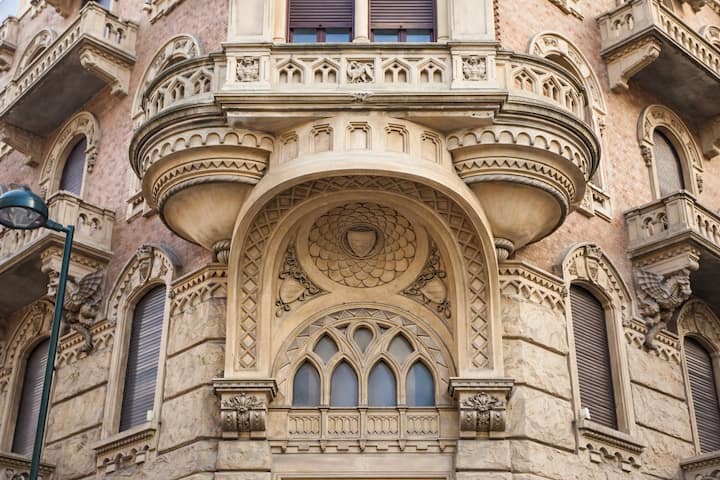 Historic Palace House Of Dragons | Walk To Center - Turin