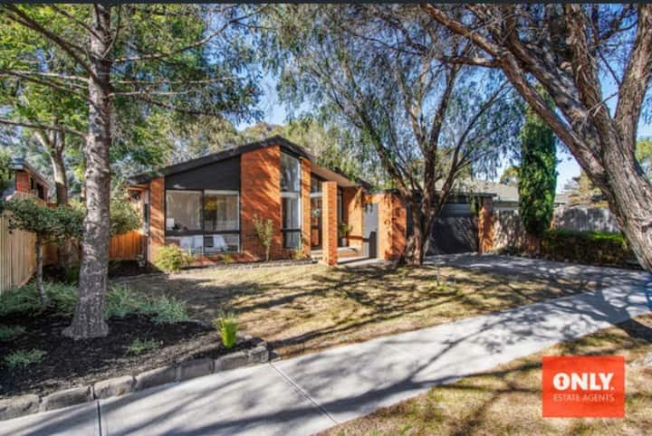 Clean & Comfy Home - Beaconsfield, Australia