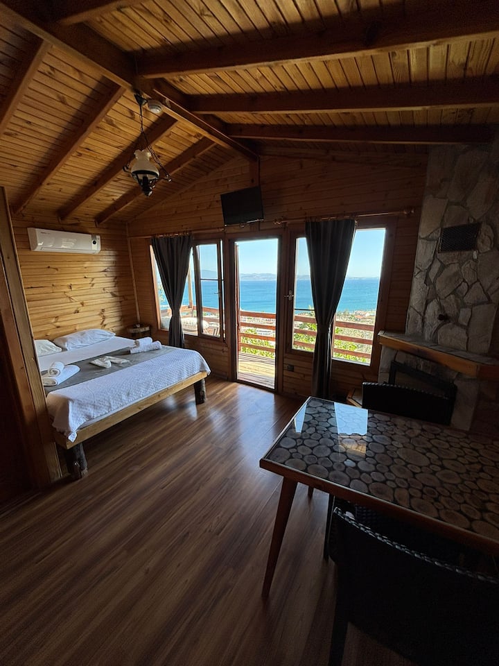 Deniz Manzaralı Ahşap Bungalov Oda - Akçay