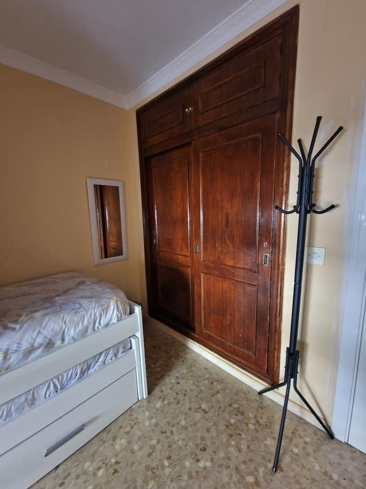 Habitación Privada Luminosa Y Tranquila - Jerez de la Frontera