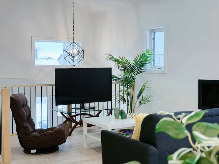 The White Cube Residence · New 3br Home - Saskatoon