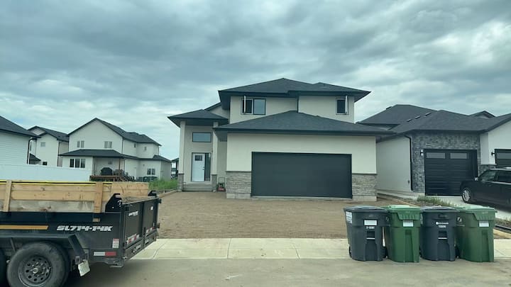 Upper Modern Residence · New 3br Home - Saskatoon
