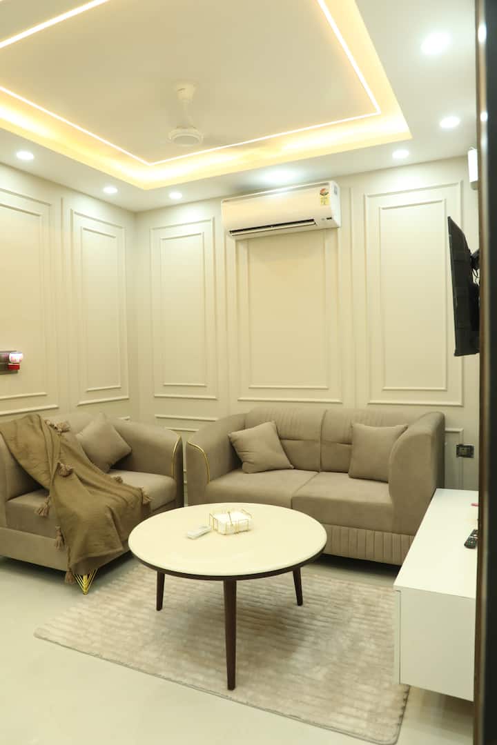 Blissful Rest A Luxury Apartment Home Away Home - New Delhi