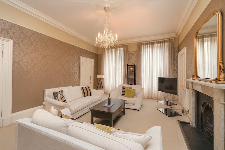 Luxurious 3 Bedroom Flat - Leith