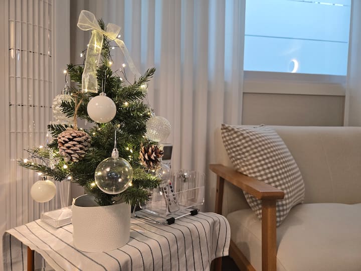 오픈특가/무료주차 반월당도보5분/ 감성숙소 방2침대3/짐보관 교동#동성로 지하철전노선 - Daegu