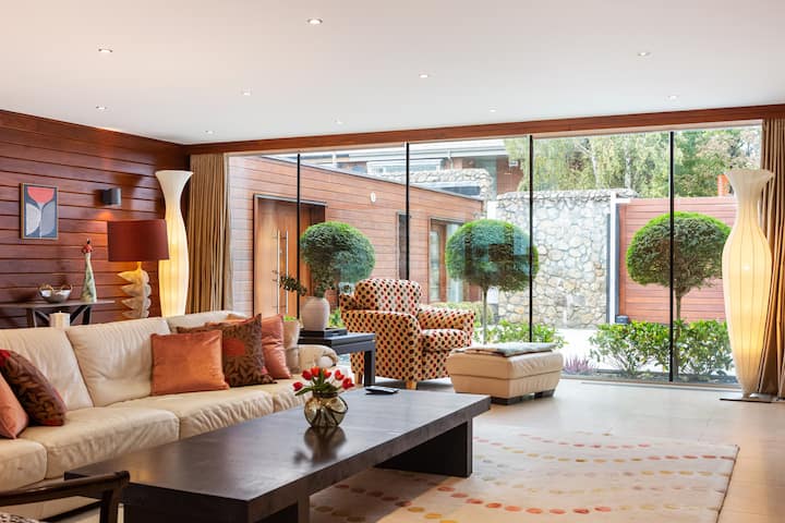 Modern City Retreat - City Views & Prime Location - Dublín