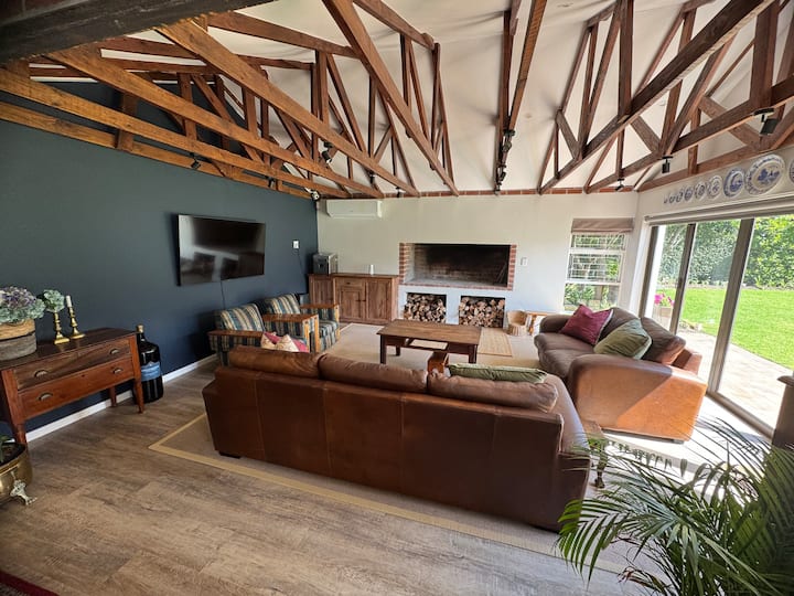 Spacious Family Holiday Home Near Erinvale - Somerset West