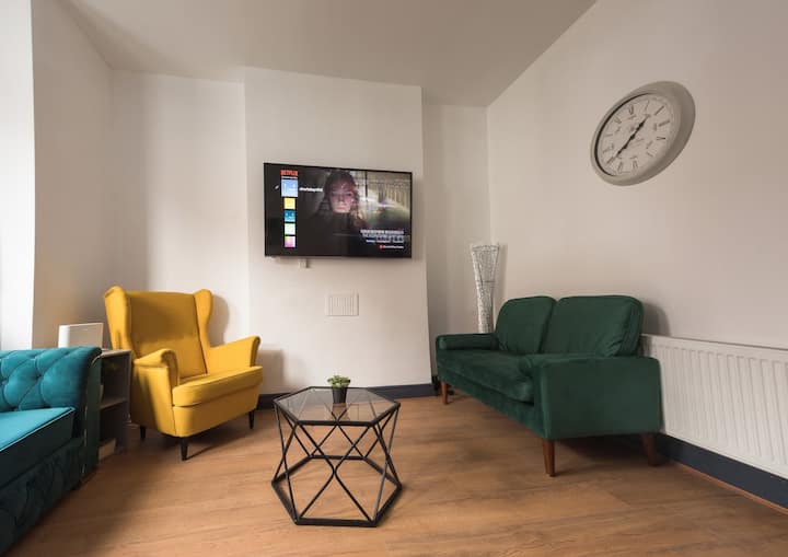 5br Charming House - Belfast